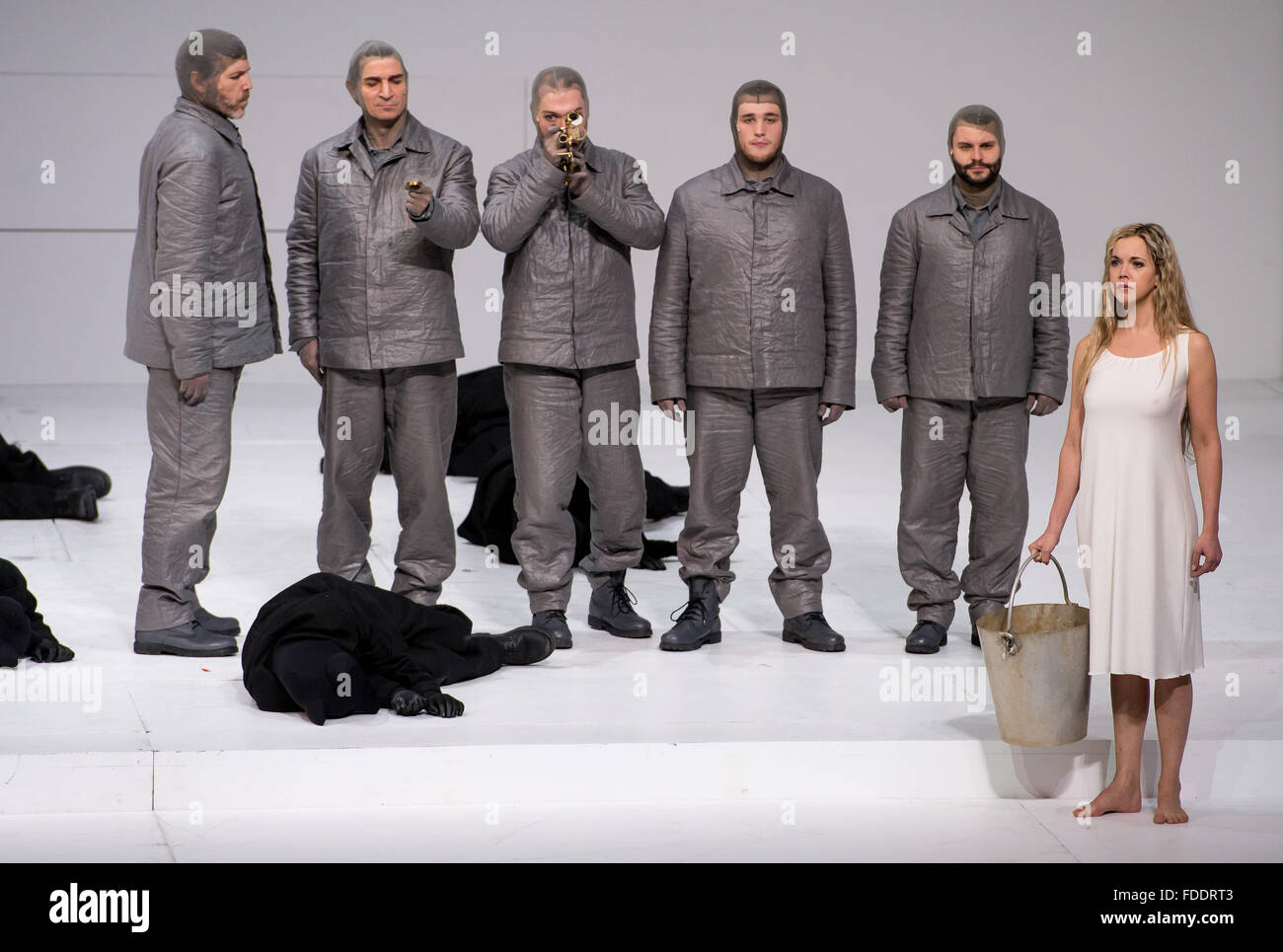 Munich, Germany. 27th Jan, 2016. Opera singers Thomas Hampson (l) as ...