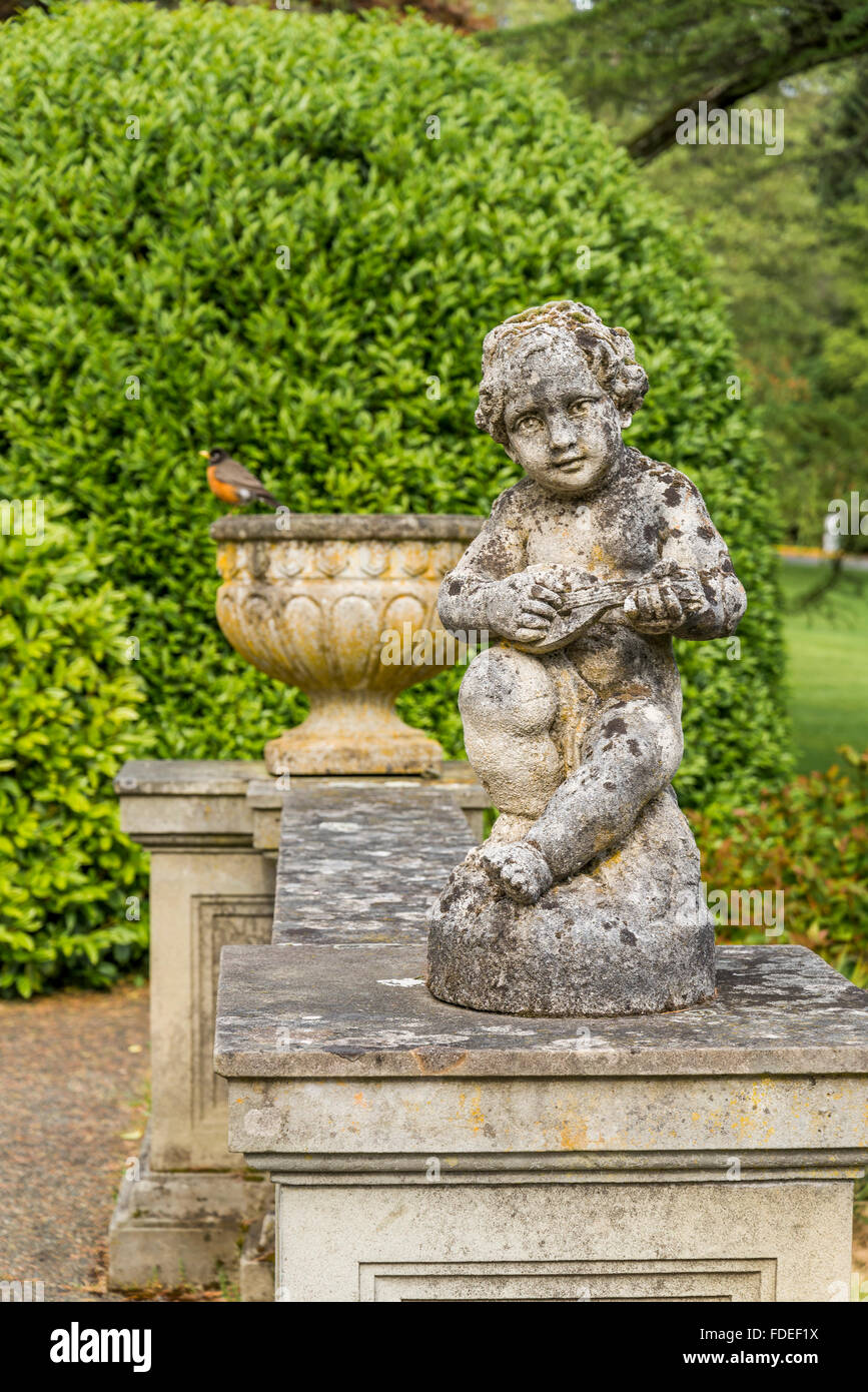 Stone cherub playing lute hi-res stock photography and images - Alamy