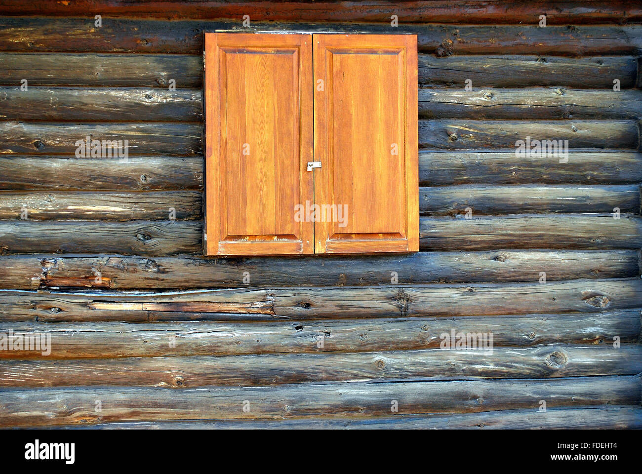 Log cabin exterior view Stock Photo - Alamy