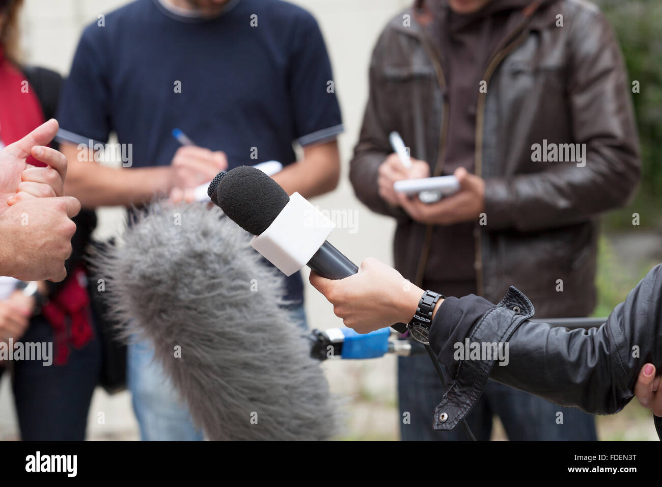 Reporters Interview High Resolution Stock Photography and Images - Alamy
