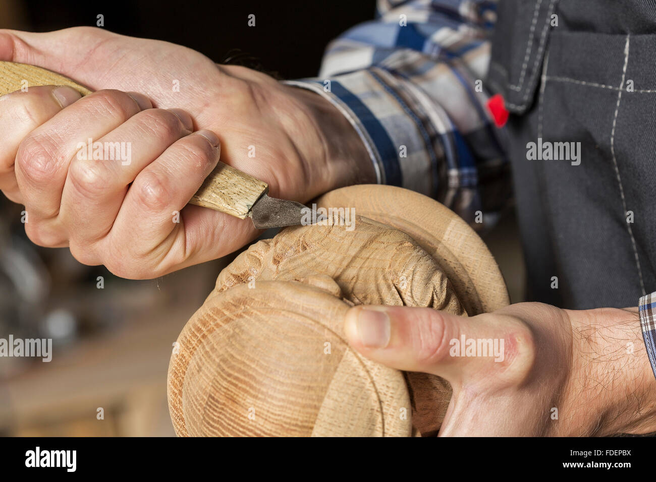 Close up carpenter's hands that work with cutter Stock Photo - Alamy