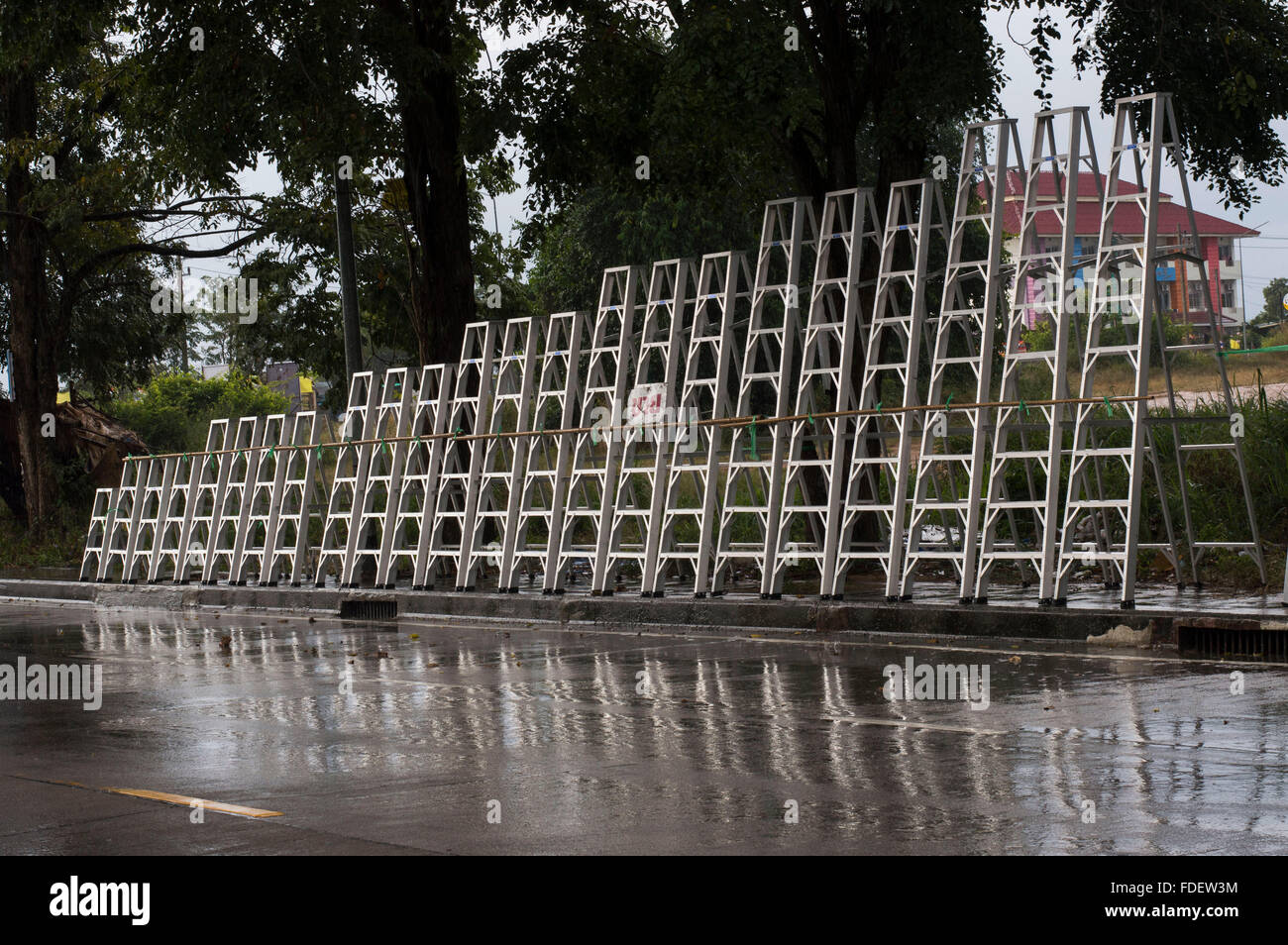 Climbing ladders hi-res stock photography and images - Alamy