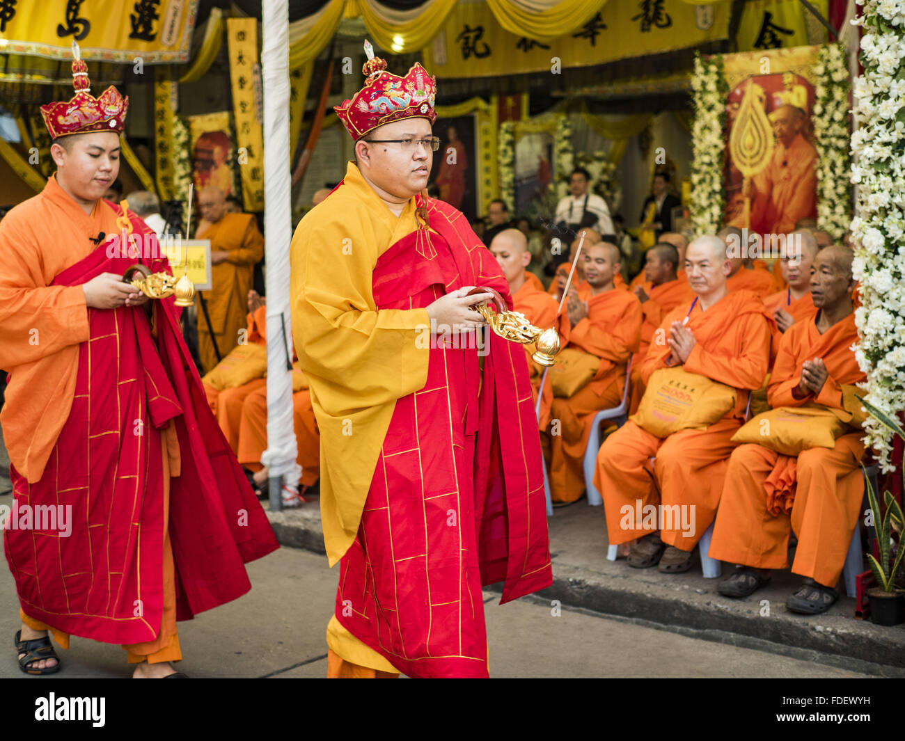 Bangkok, Bangkok, Thailand. 31st Jan, 2016. Mahayana Buddhist monks ...