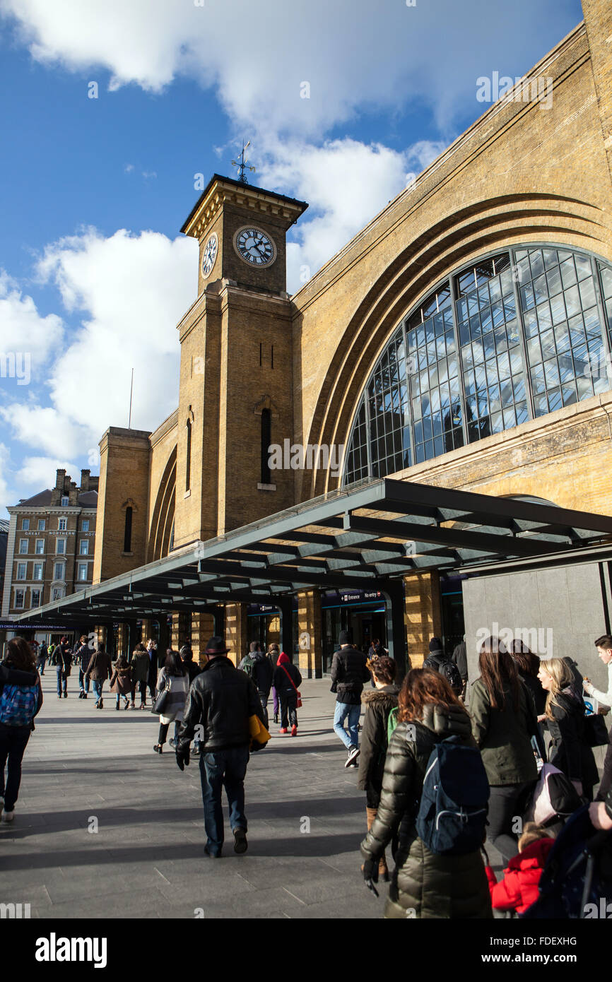 Kings cross train station hi-res stock photography and images - Alamy
