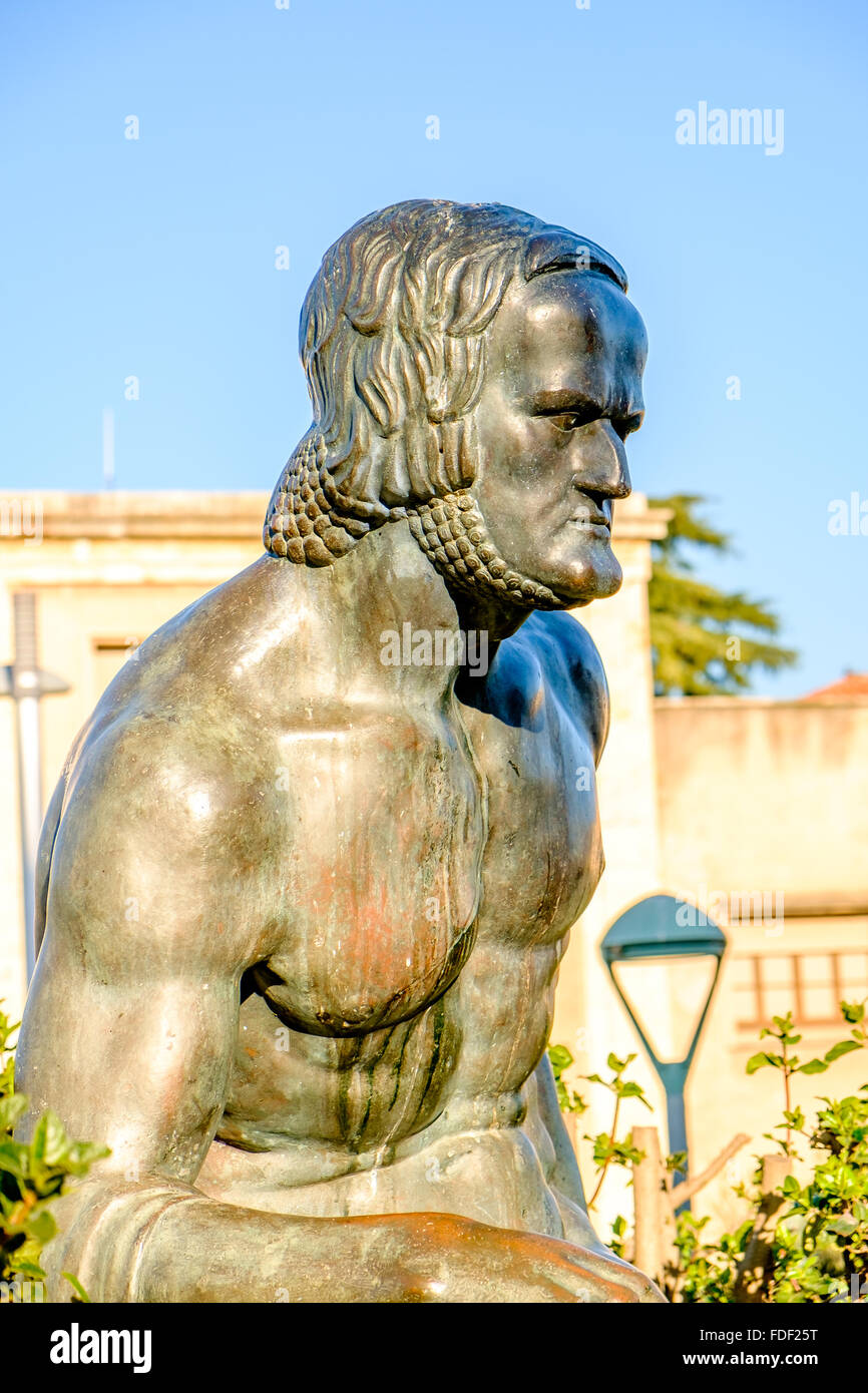 Bronze staute hi-res stock photography and images - Alamy