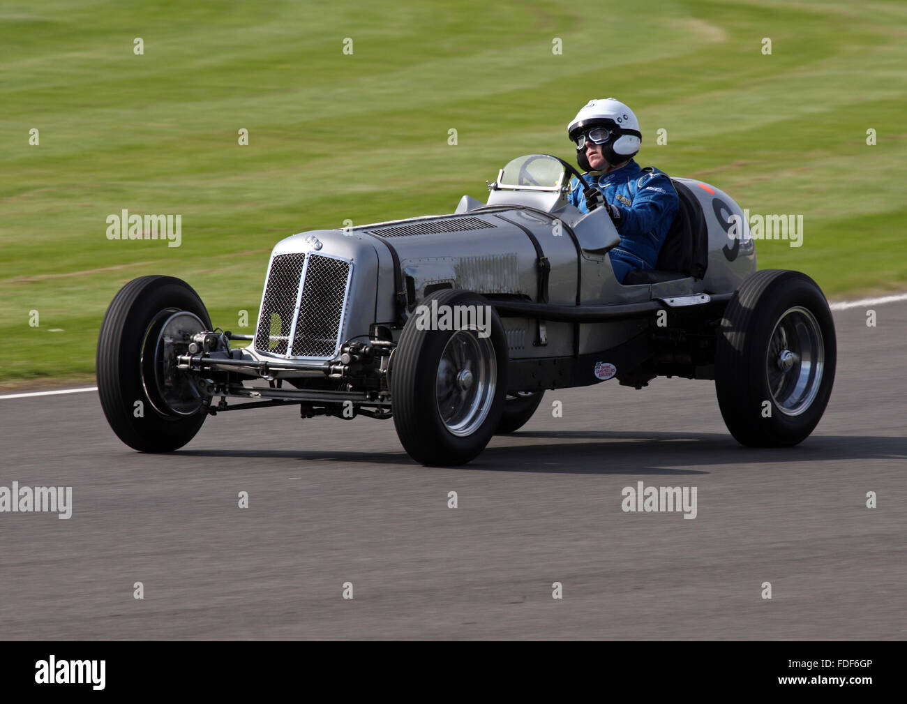 ERA B-type R11B racing at Goodwood Revival 2015 Stock Photo - Alamy