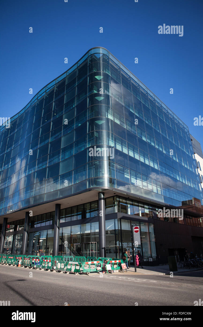 The offices of the Observer and the Guardian Newspapers Kings Place, 90 ...