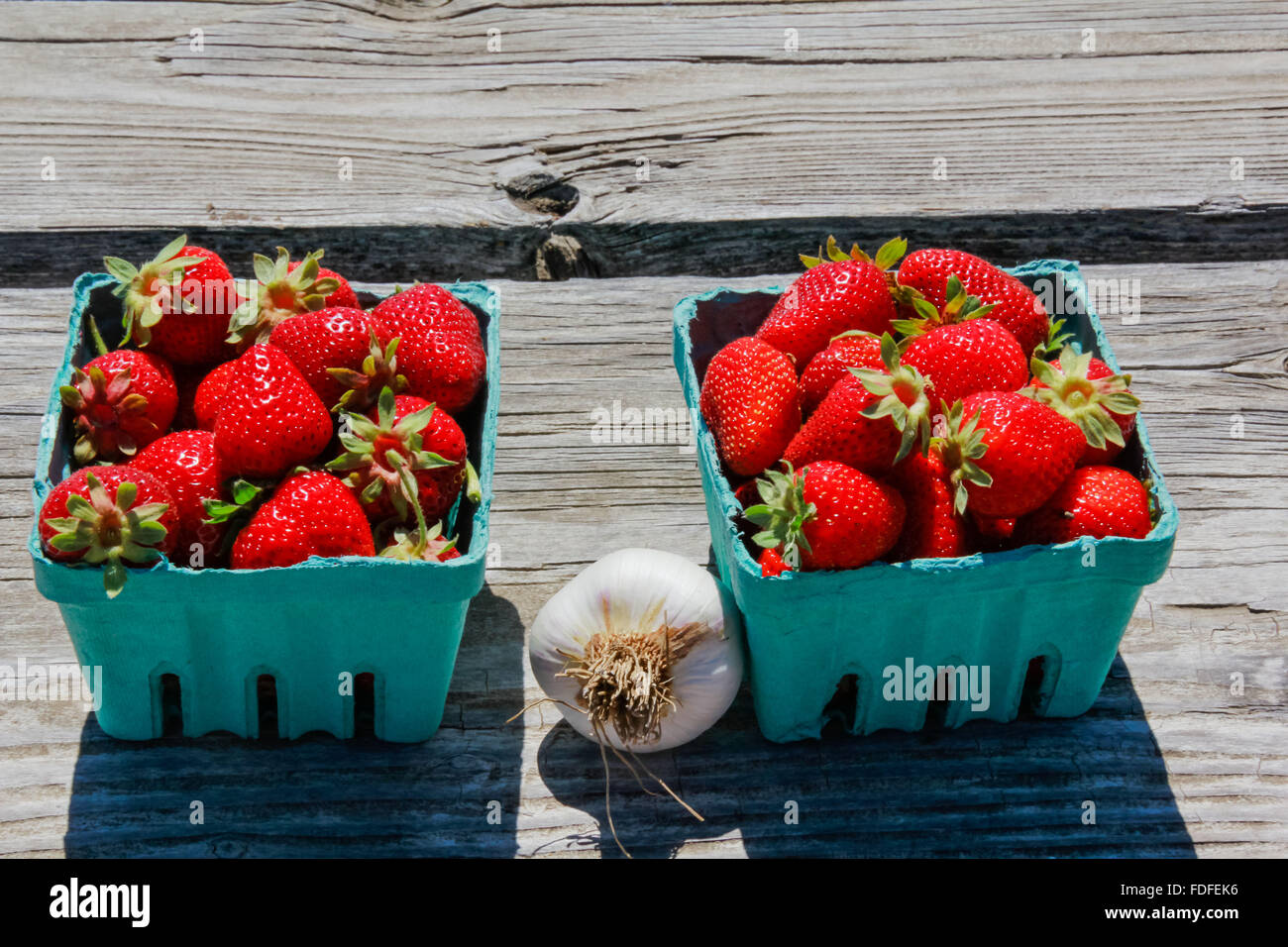 Two fruit baskets hi-res stock photography and images - Alamy
