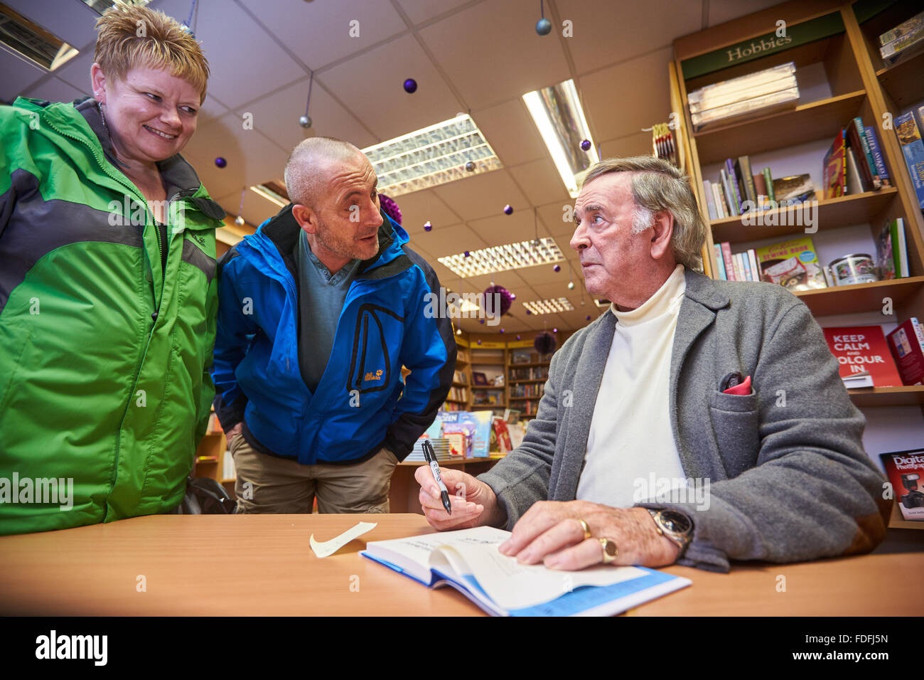 Sir Terry Wogan at a book signing in Abingdon with fans Stock Photo - Alamy