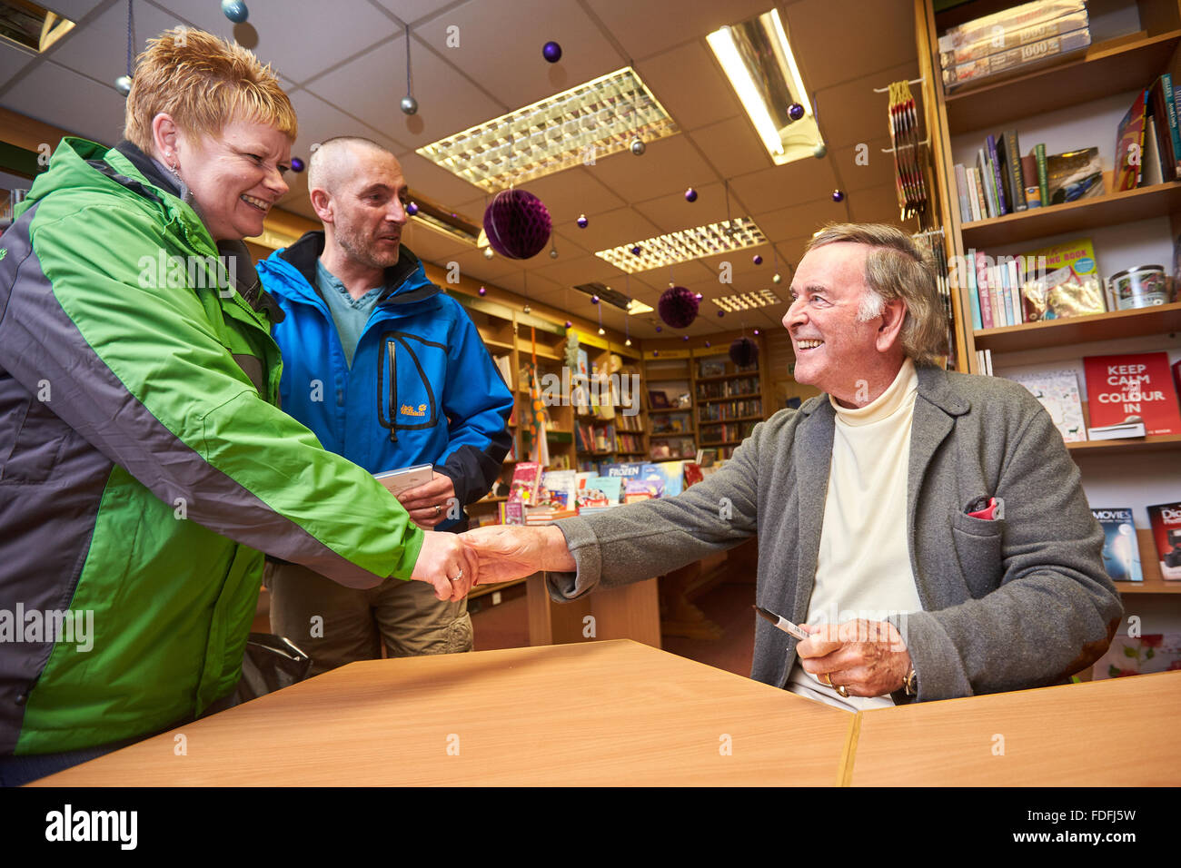 Sir Terry Wogan at a book signing in Abingdon with fans Stock Photo - Alamy