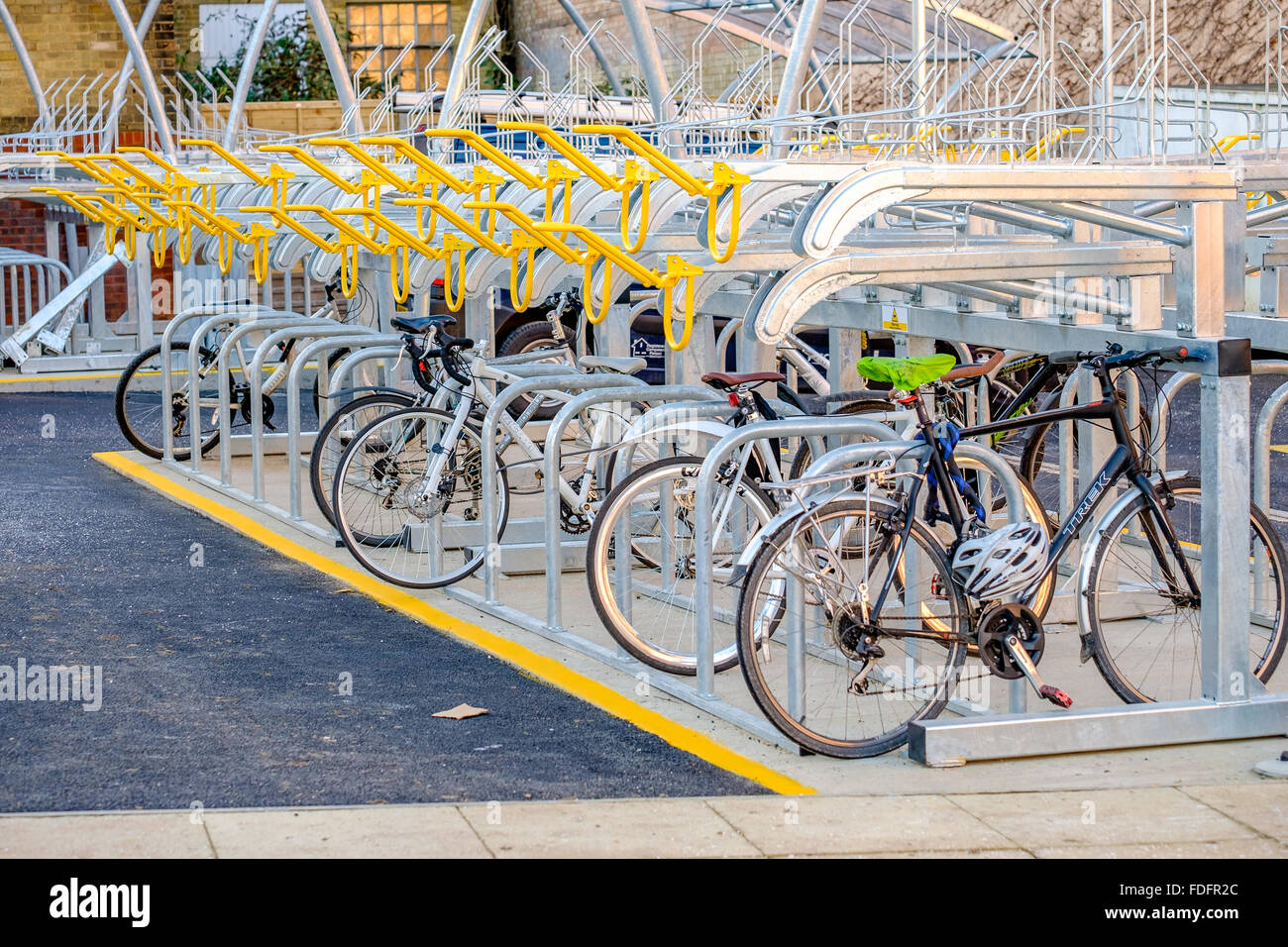 Student bicycles hi-res stock photography and images - Alamy