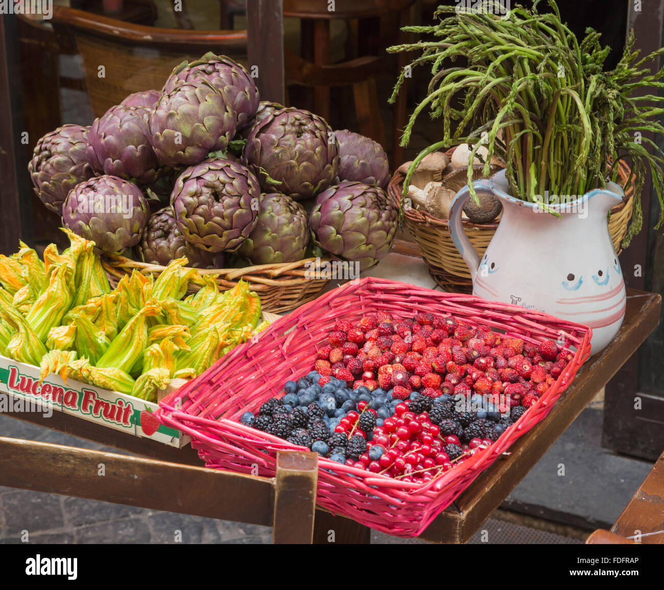 Display of restaurant hi-res stock photography and images - Alamy