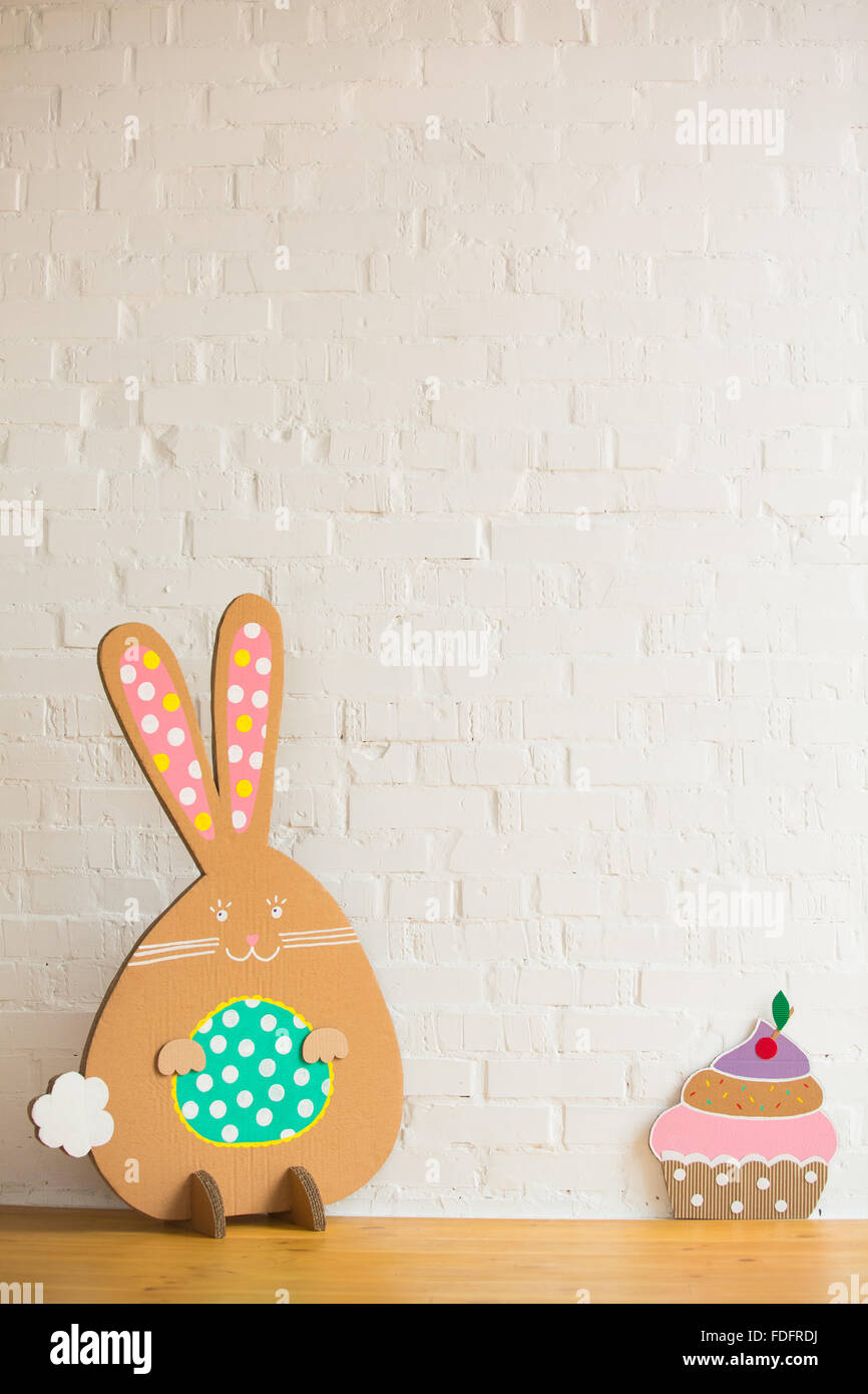 Decoration for Easter. Rabbit of cardboard Stock Photo - Alamy
