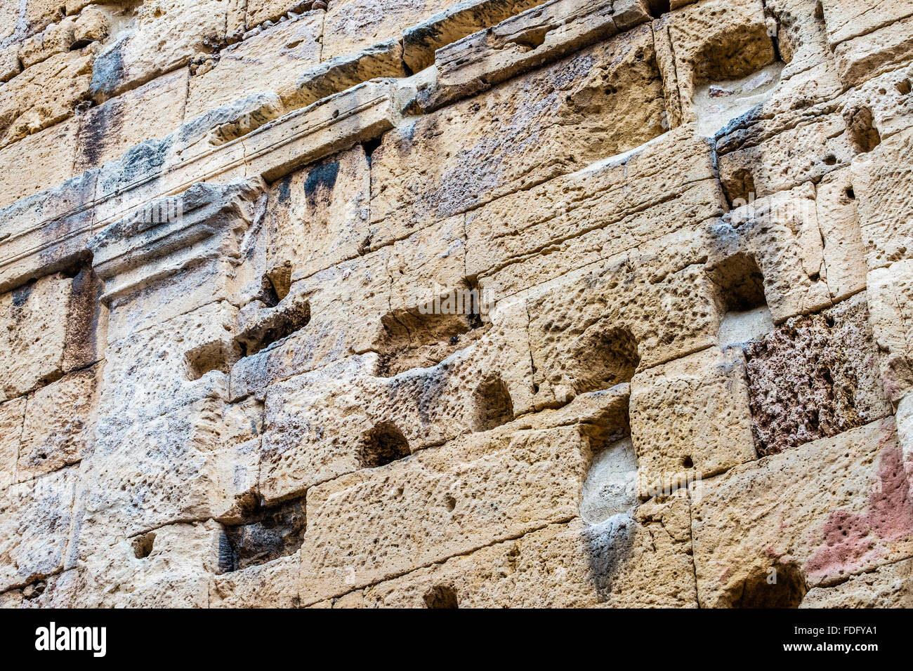 Roman wall ruins hi-res stock photography and images - Alamy