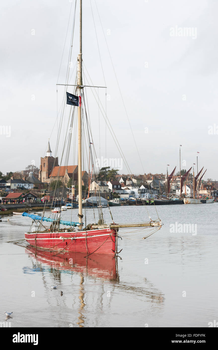 Maldon hythe & church, with red Thames barge Stock Photo - Alamy