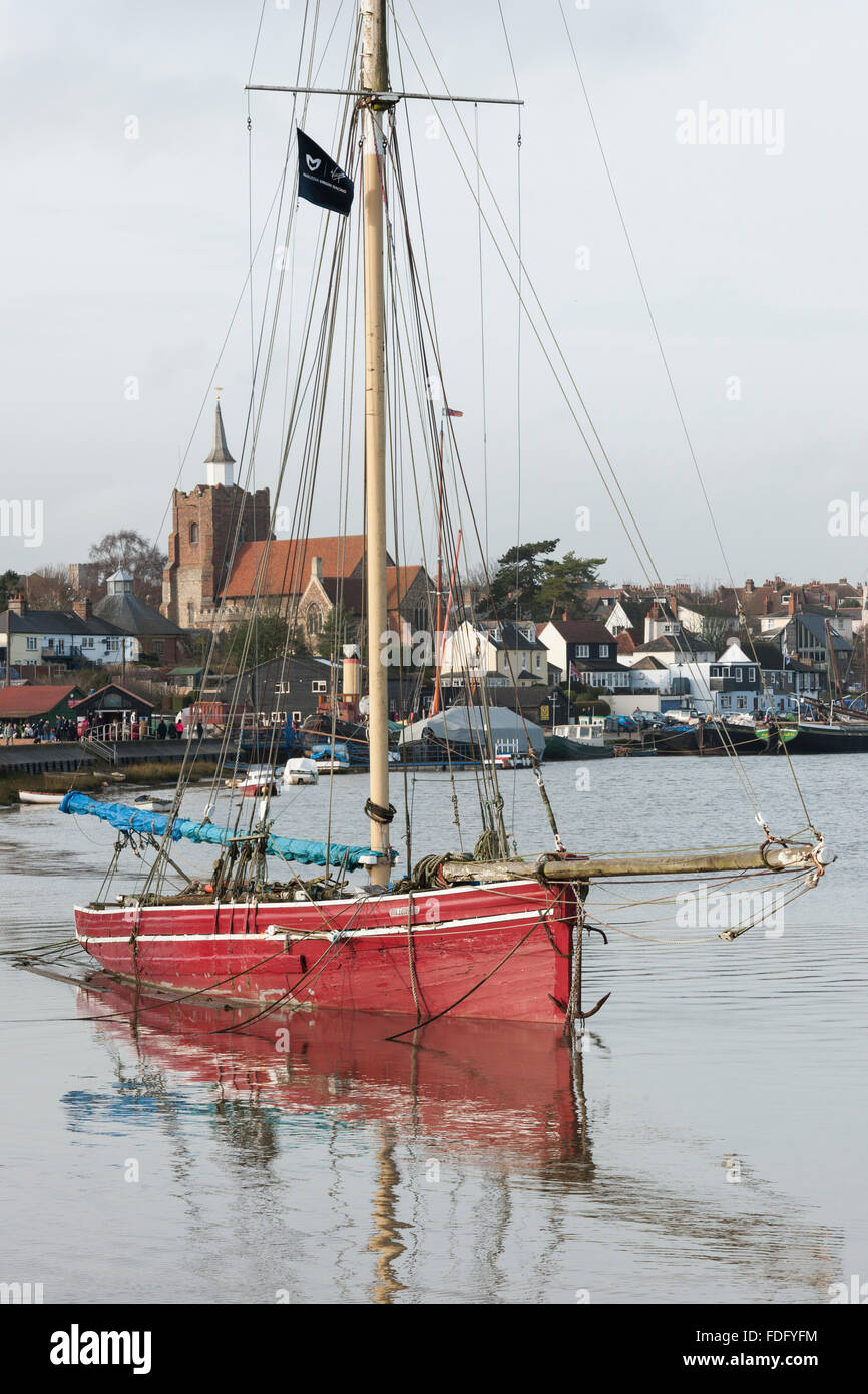 Maldon hythe & church, with red Thames barge Stock Photo - Alamy
