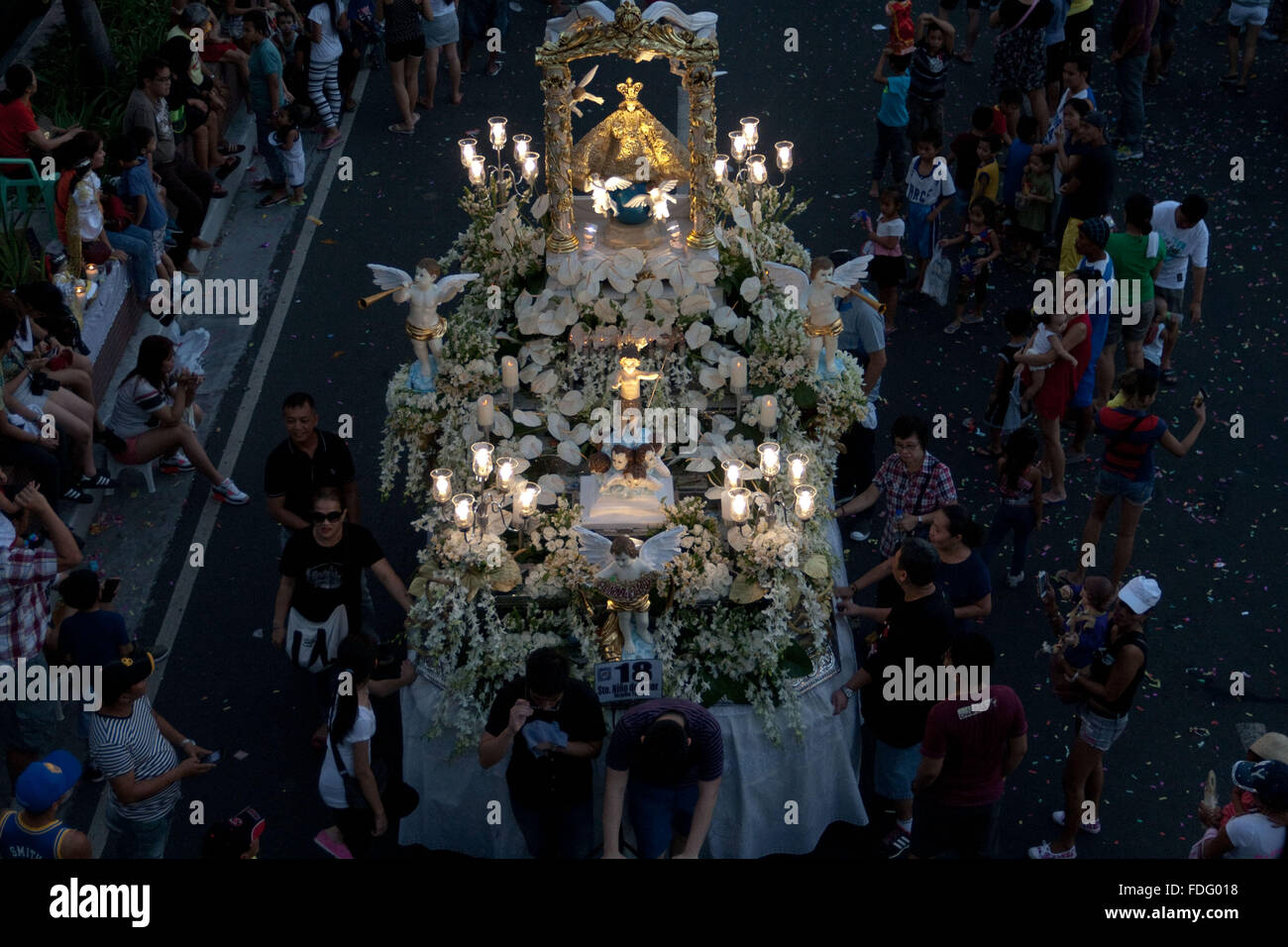 Child jesus carrying the cross hi-res stock photography and images - Alamy