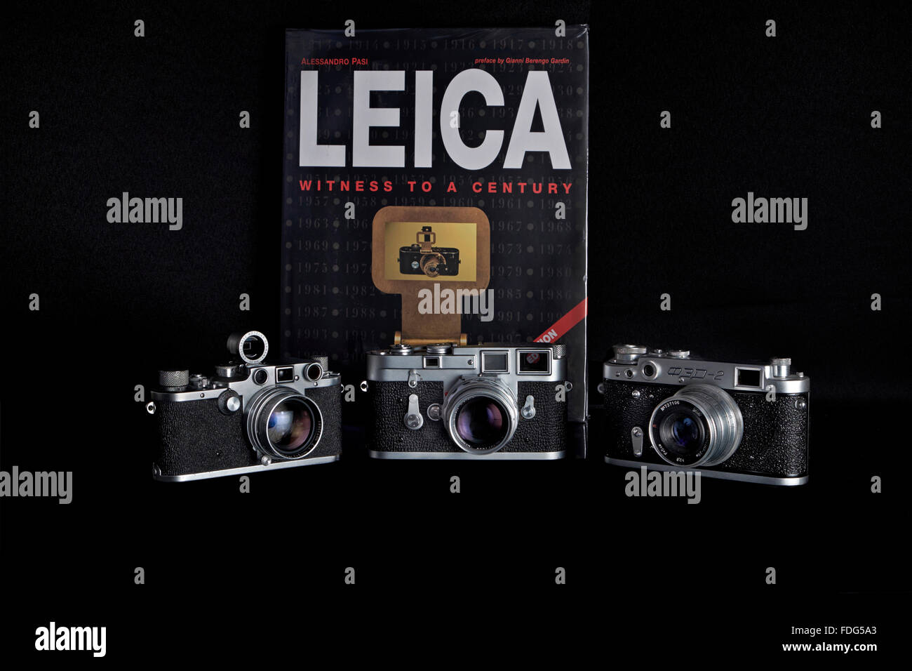Collection of classic vintage rangefinder film cameras Stock Photo - Alamy
