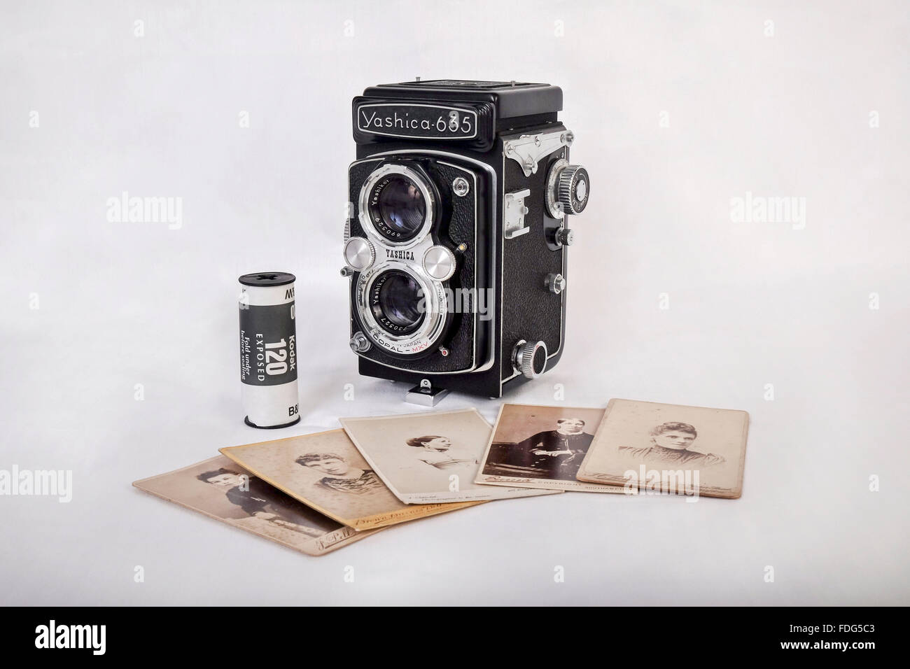 Film camera. Vintage Yashica TLR Classic medium format c.1959 Stock ...