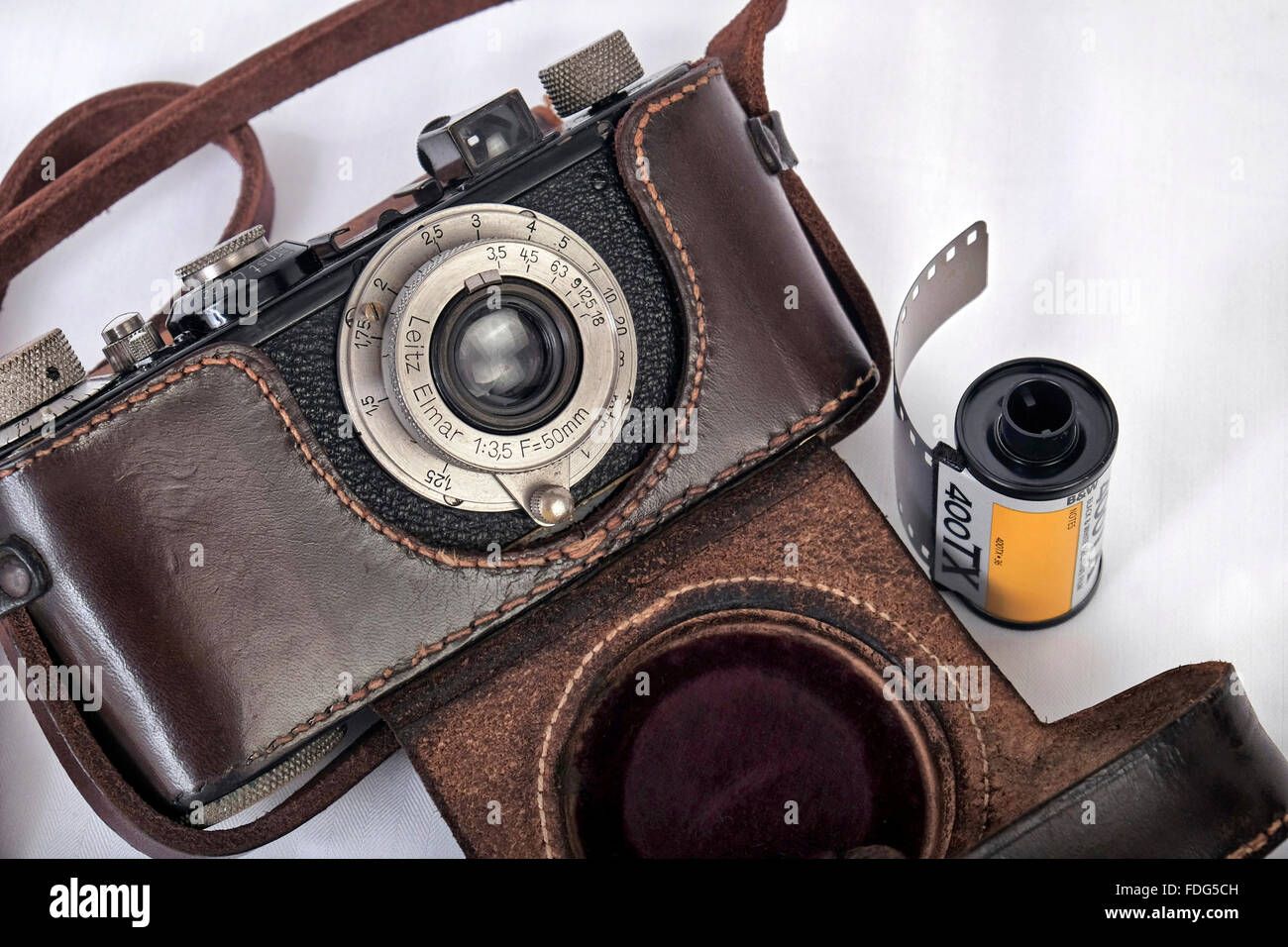 Vintage leather camera case hi-res stock photography and images - Alamy