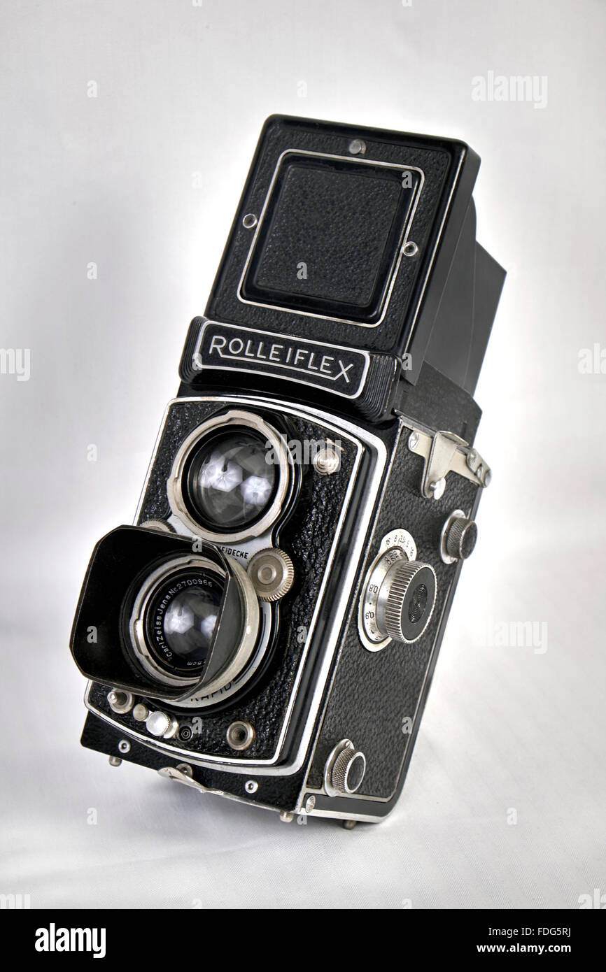 Film camera. Vintage Rolleiflex TLR Classic medium format. c. 1953 ...