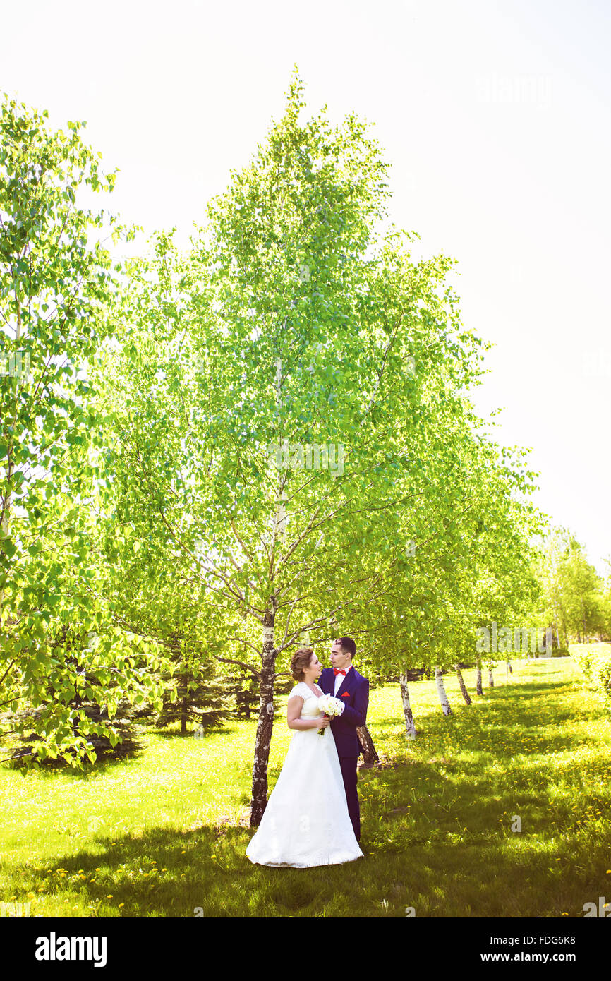 wedding couple in spring nature Stock Photo - Alamy