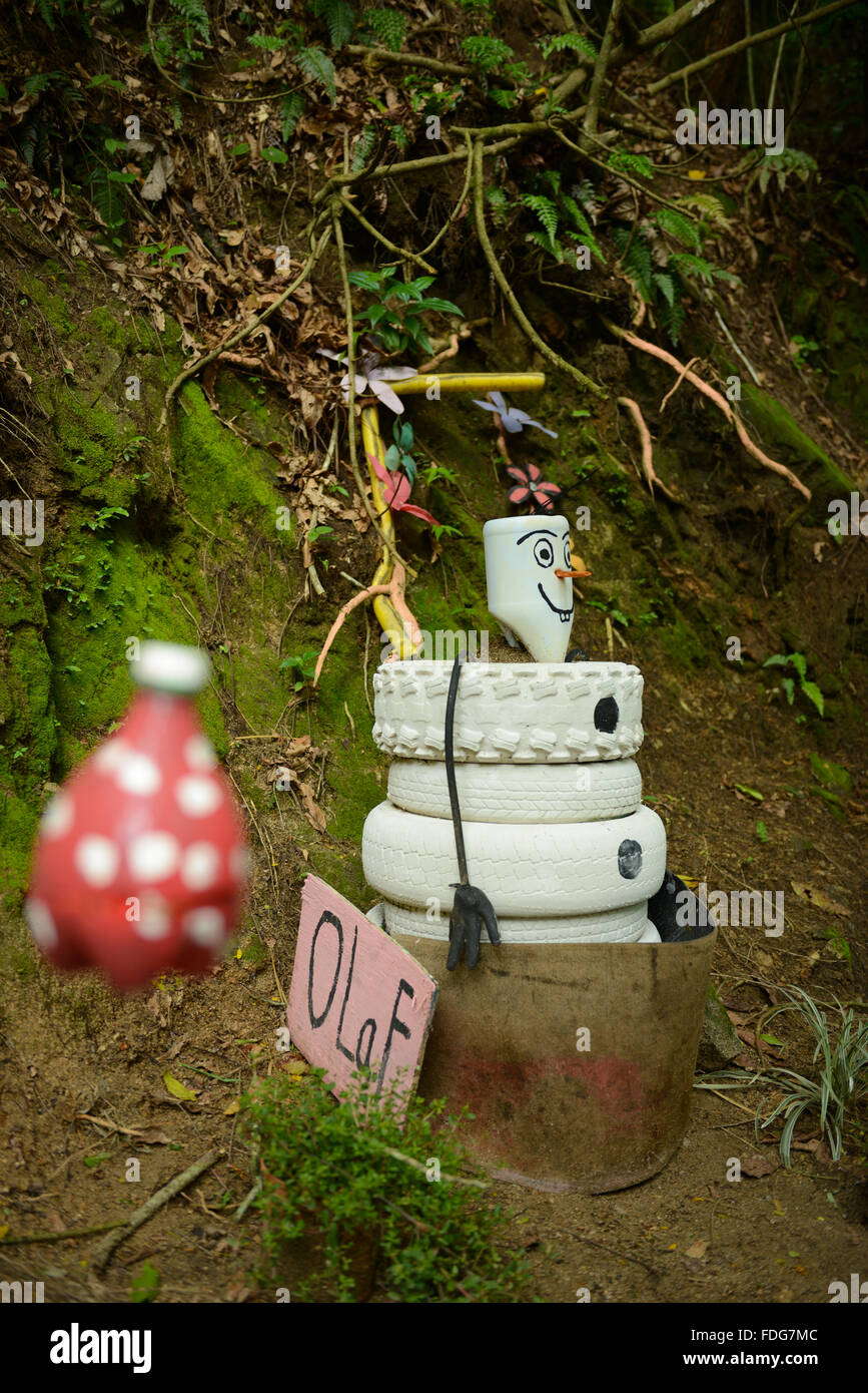 Garden decorations made out of recycled objects. PUERTO RICO - Utuado ...