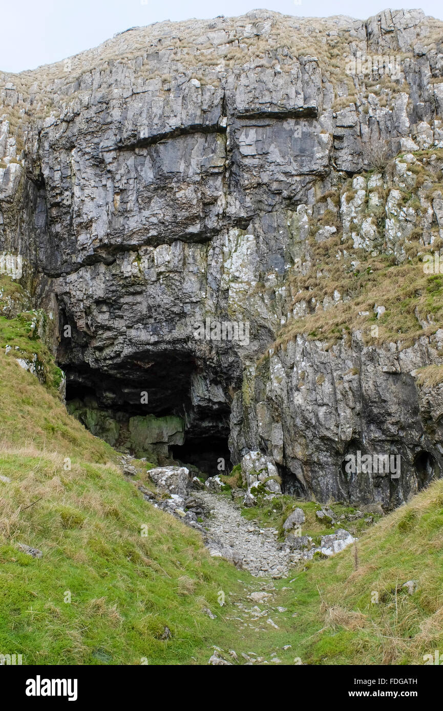 Victoria cave dales hi-res stock photography and images - Alamy