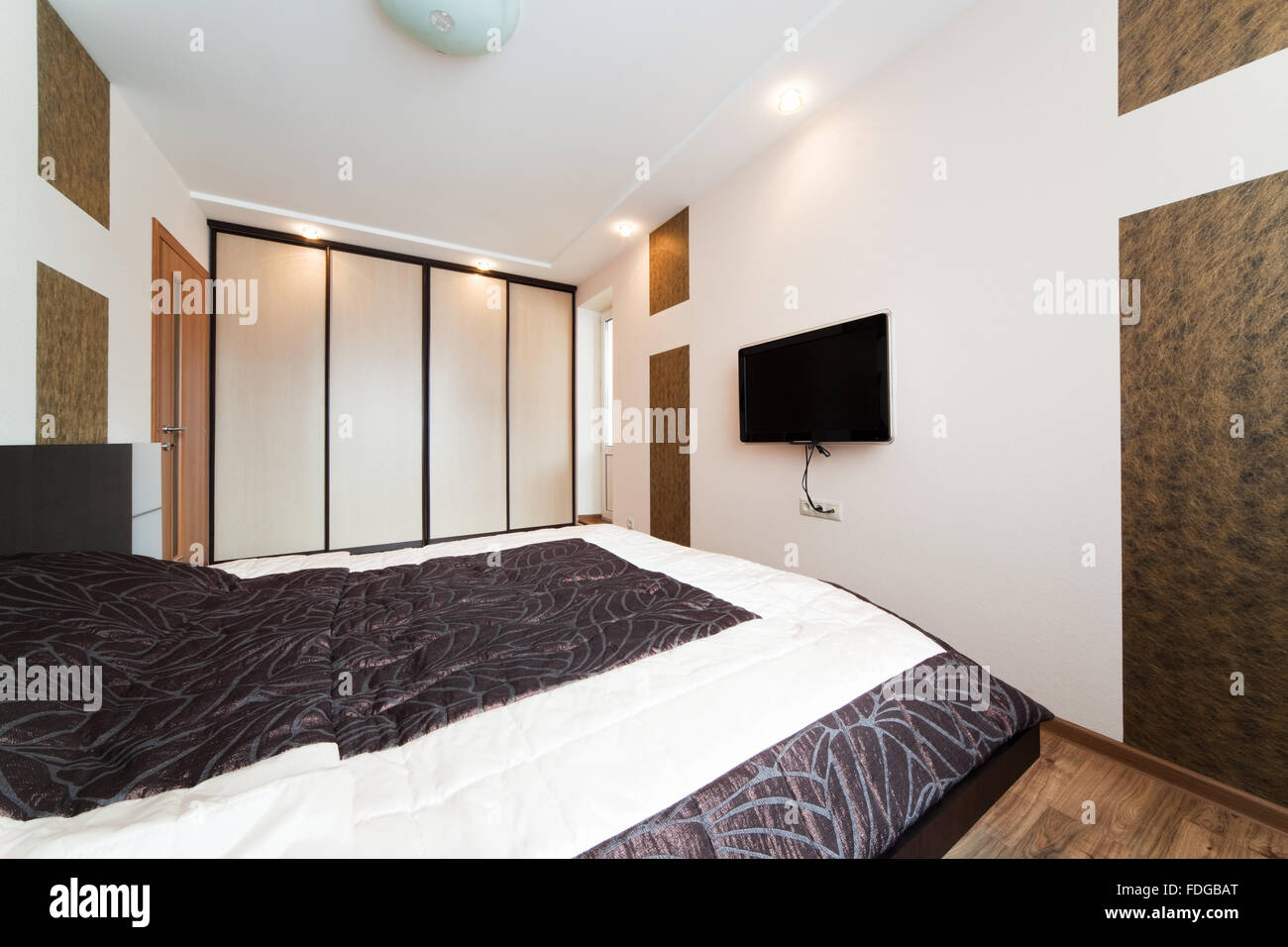 Beautiful wide bed in a modern bedroom Stock Photo - Alamy