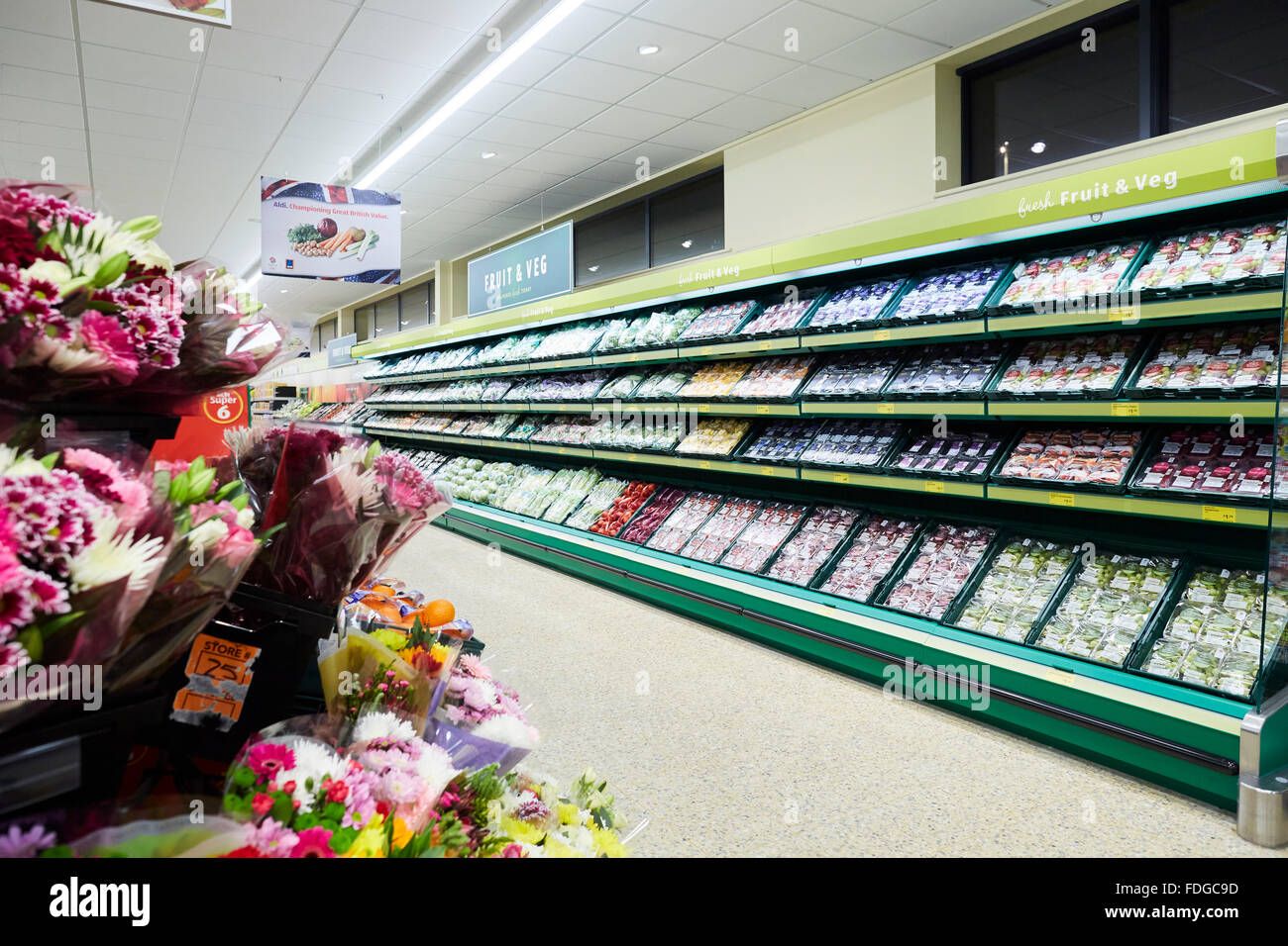 Aldi store front uk hi-res stock photography and images - Alamy