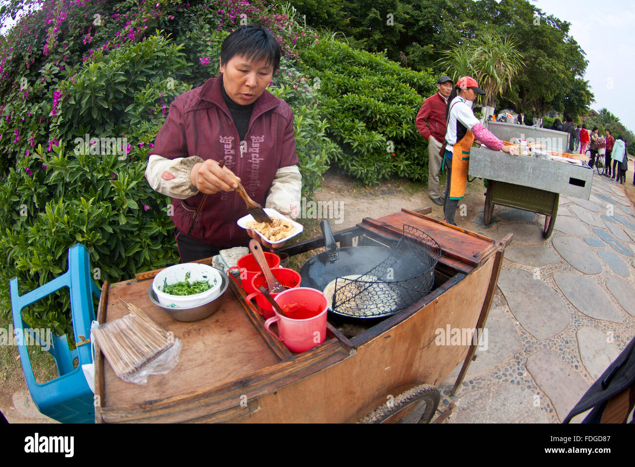 Chinese man vegetable cart hi-res stock photography and images - Alamy