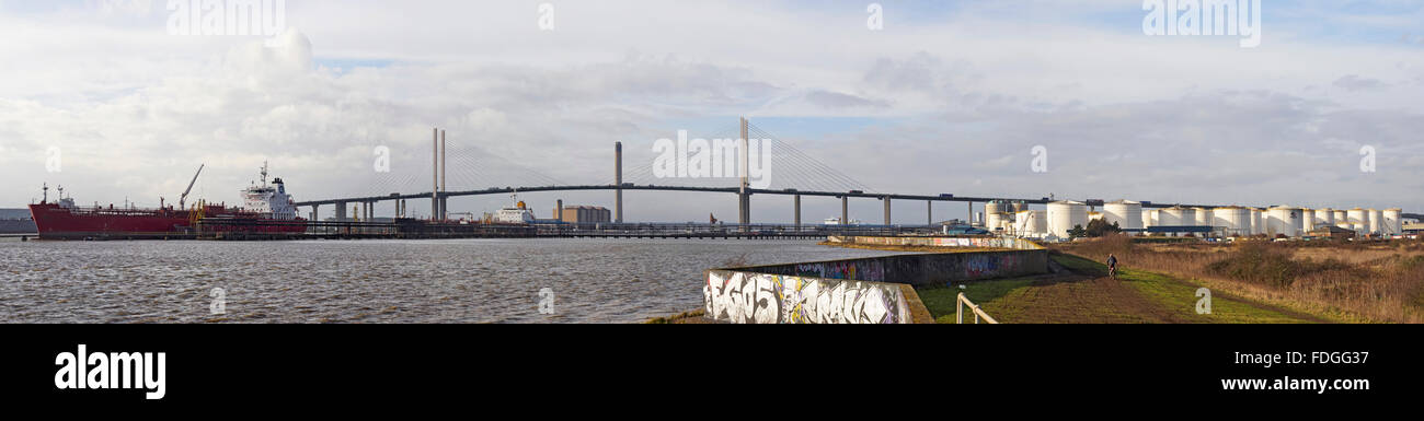 Qe2 bridge hi-res stock photography and images - Alamy