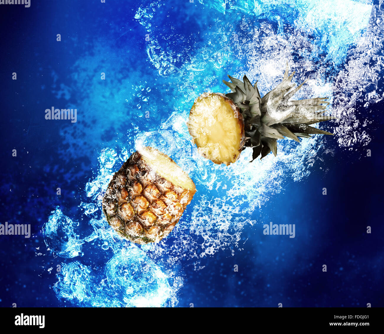 Fresh pineapple in clear blue water splashes Stock Photo - Alamy