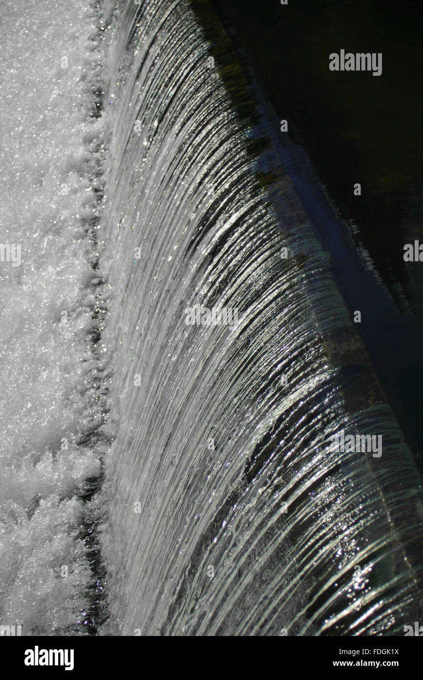 Weir in flood hi-res stock photography and images - Alamy