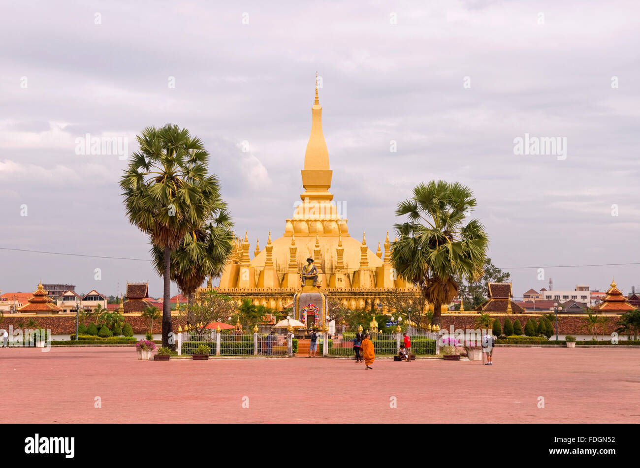 The statue of King Saysetthathirath outside the Great Stupa, in ...