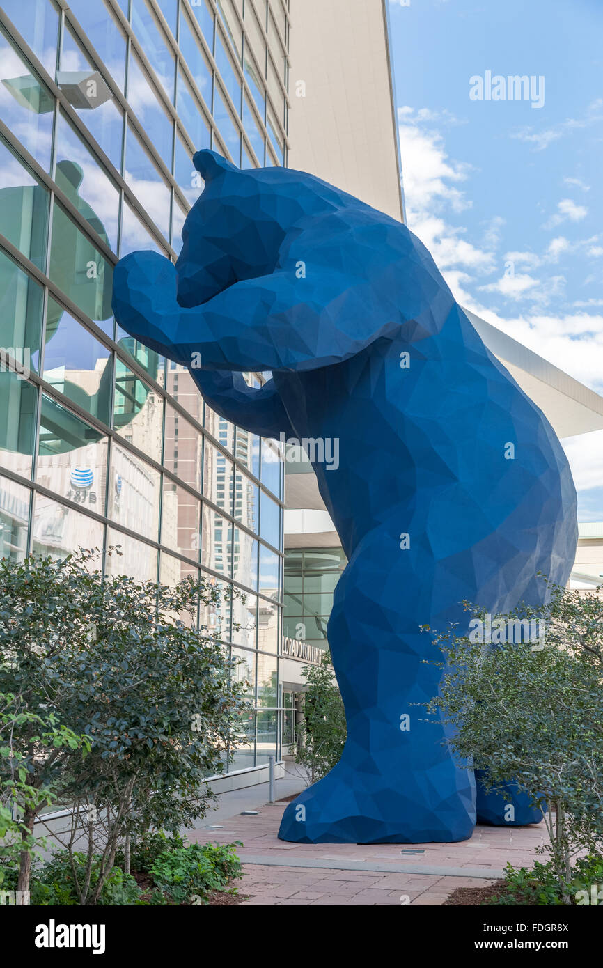 Blue bear hi-res stock photography and images - Alamy