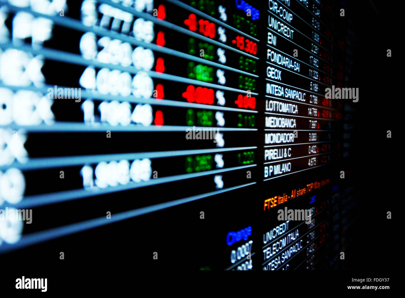 Big arrow diagram hi-res stock photography and images - Alamy