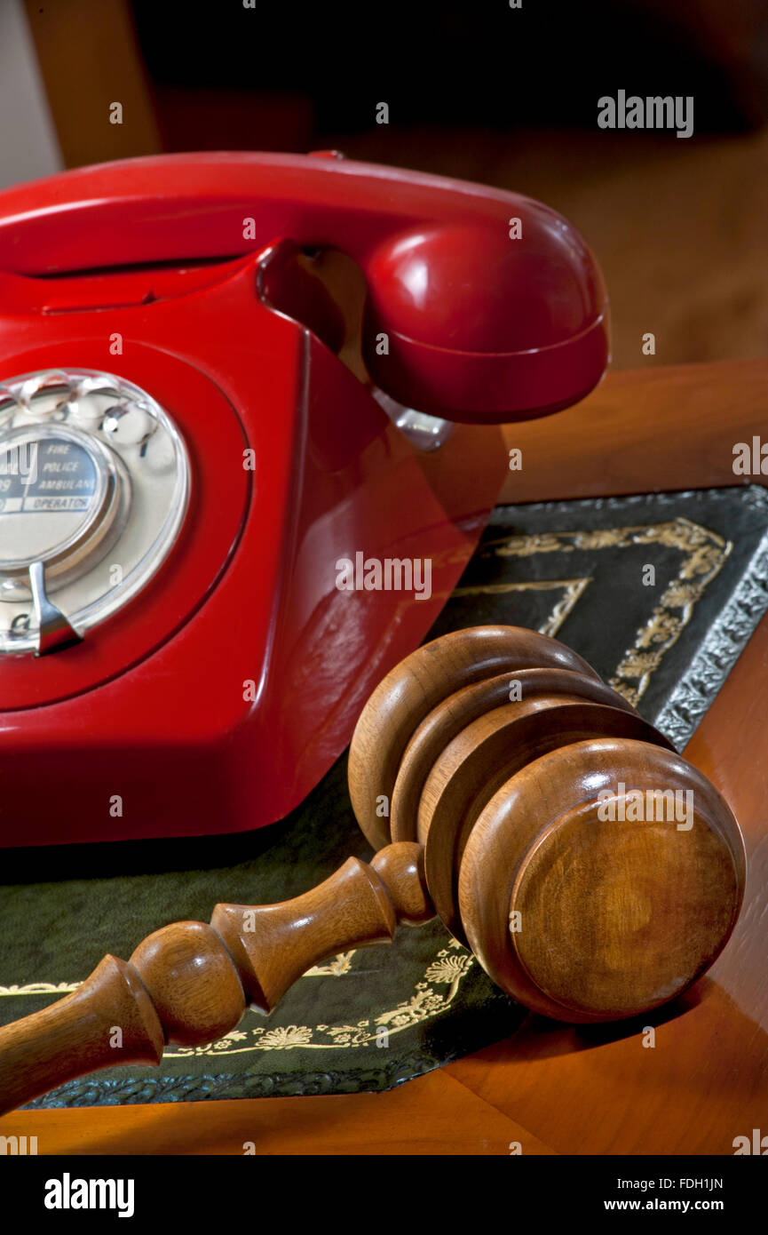TELEPHONE AUCTION BIDDING Classic traditional auction concept with ...