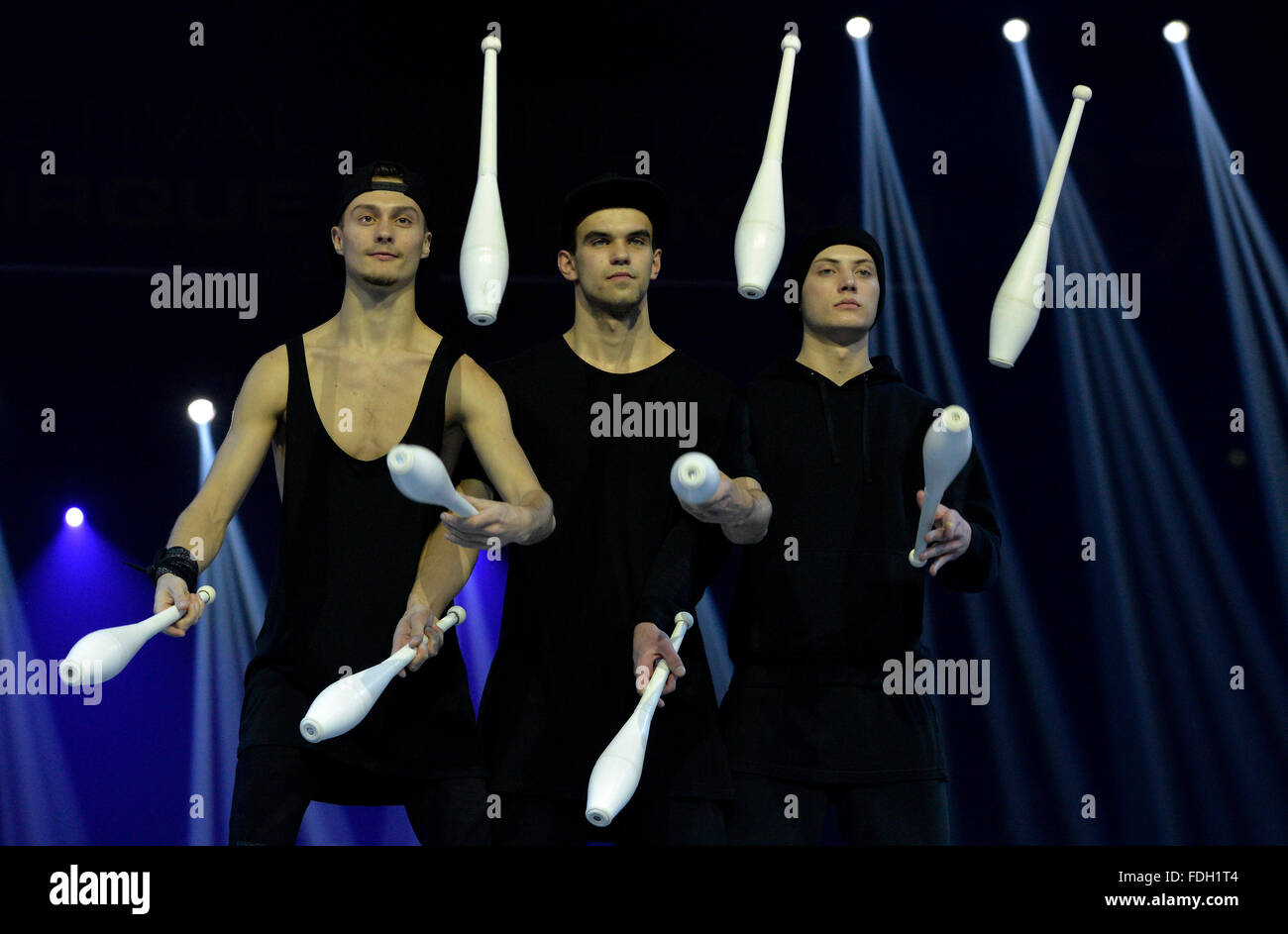 Jugglers paris hi-res stock photography and images - Alamy