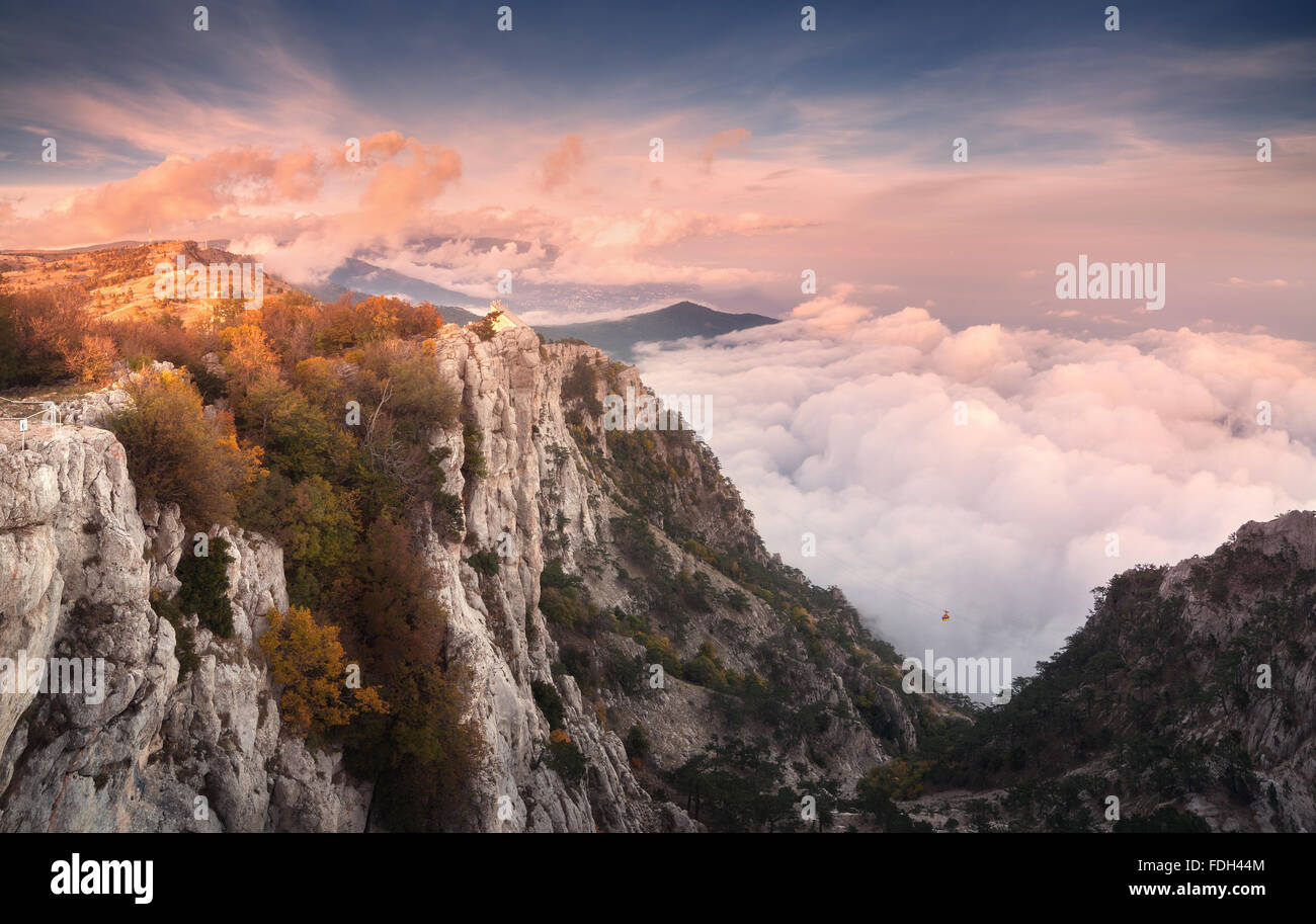 Low cloud landscape background hi-res stock photography and images - Alamy