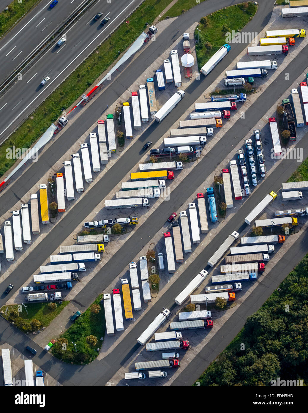 Truck Parking Stock Photos & Truck Parking Stock Images - Alamy