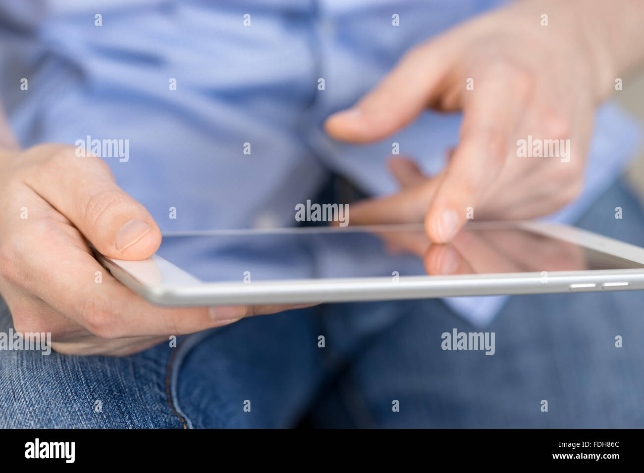 Hands at screen of digital pad hi-res stock photography and images - Alamy
