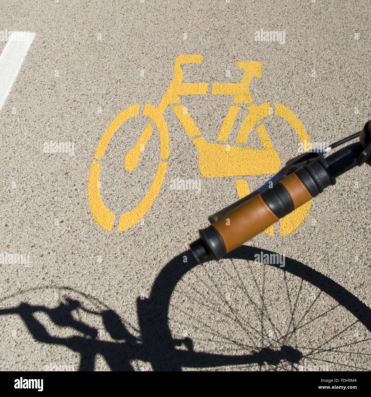 Bicycle sign painted on road surface Stock Photo - Alamy