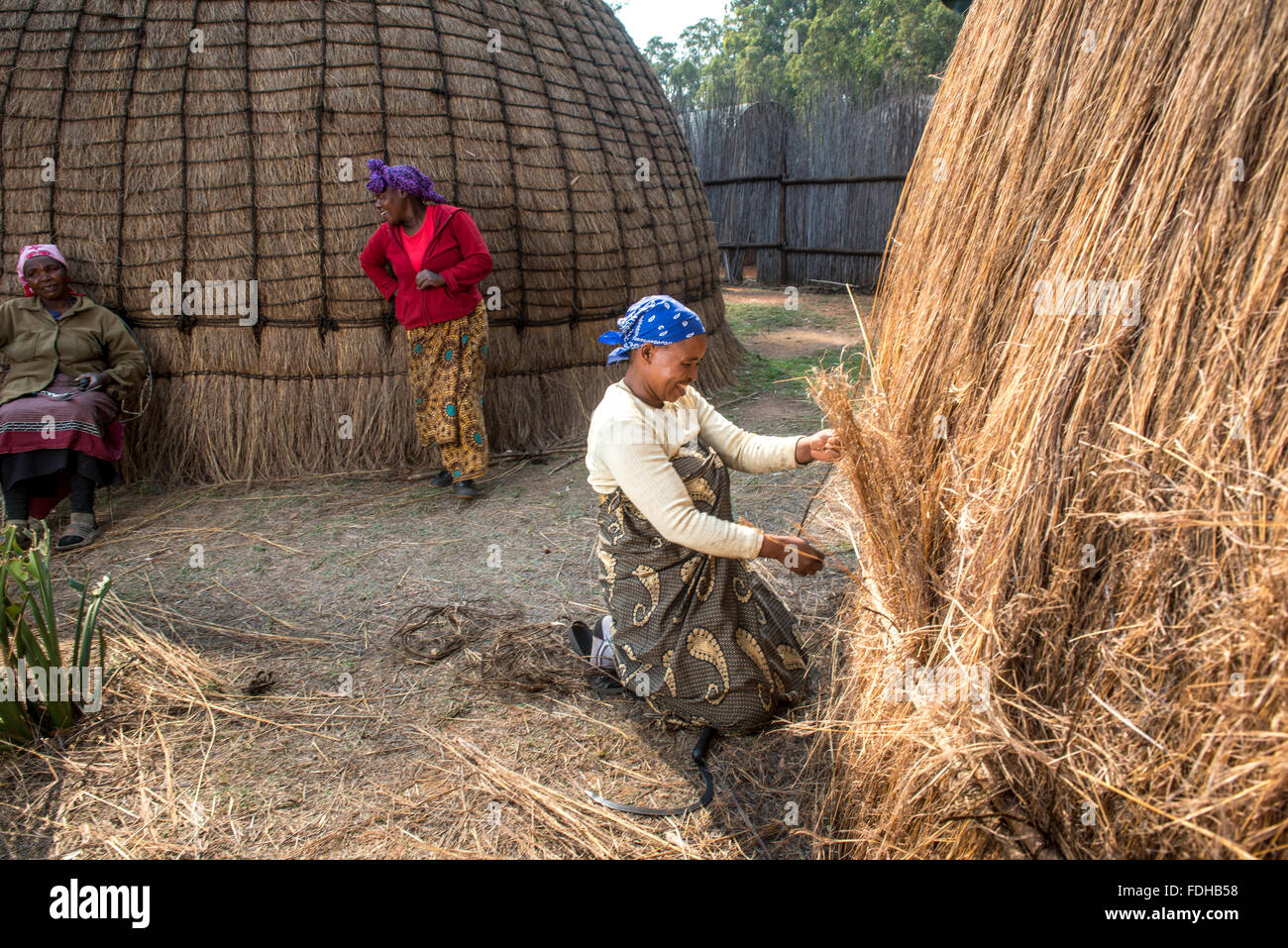 African huts hi-res stock photography and images - Alamy