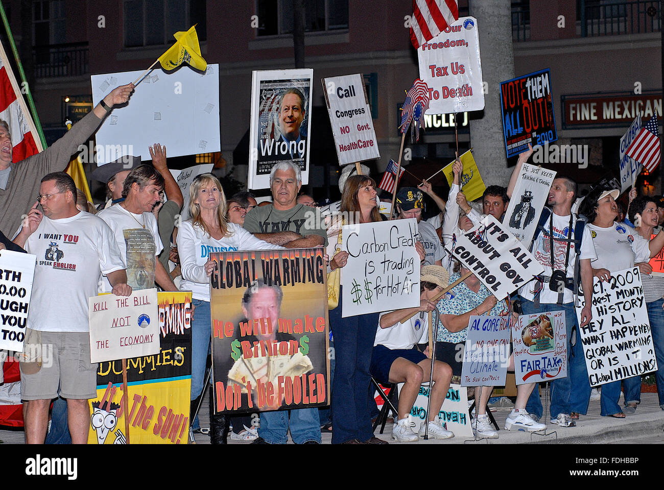 Boca Raton, Florida, USA, 14th November, 2009. Crowd of about 200 ...