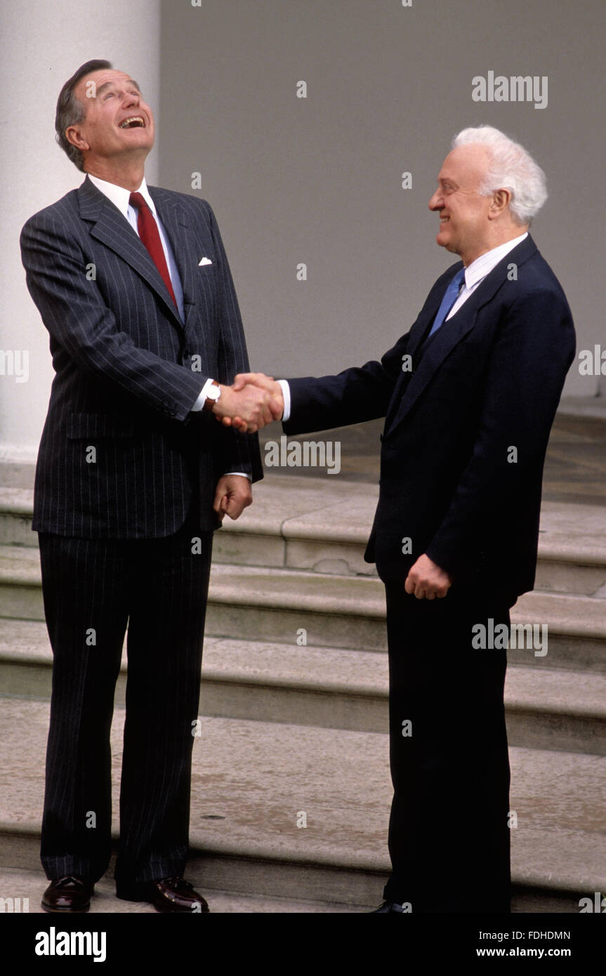 Washington, DC., USA, 12th December, 1990 President H.W. Bush shakes ...
