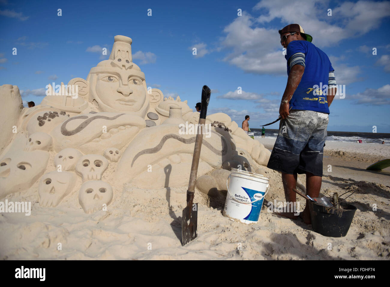 Marindia, Uruguay. 31st Jan, 2016. Peruvian sculptor Ruben Rebatta ...