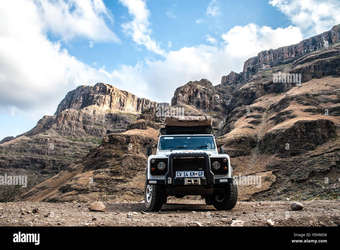 Land rover on rocky road hi-res stock photography and images - Alamy