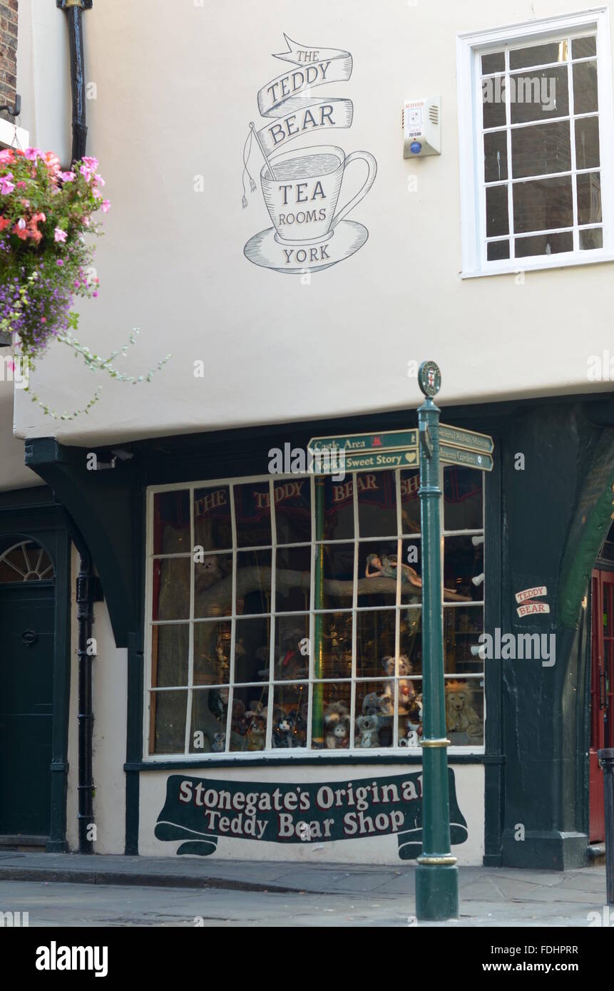 Teddy bear shop tea rooms hi-res stock photography and images - Alamy