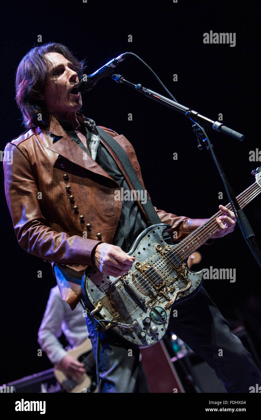 Muscles show hi-res stock photography and images - Alamy